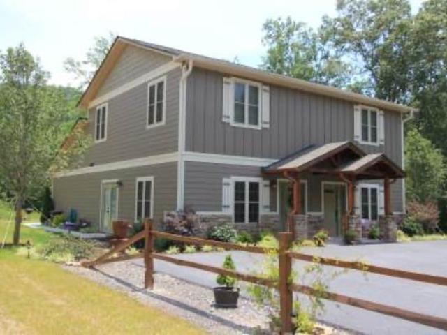 3 Br, 3 bath, Townhouse/Brownstone/RowHouse 637 Mineral Springs Road