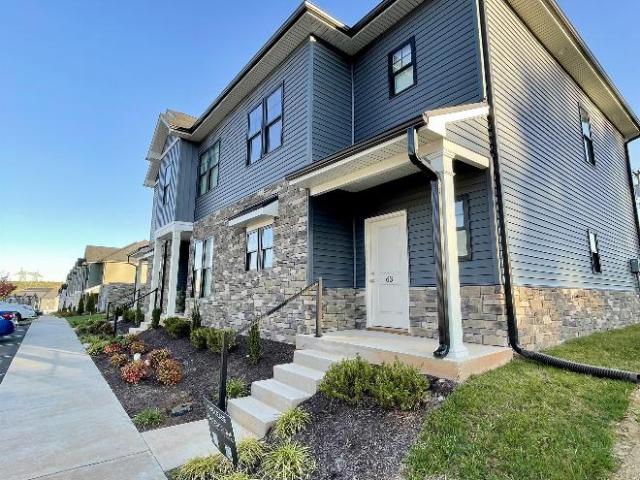 3 Br, 3 bath, Townhouse/Brownstone/RowHouse 63 English Commons Drive