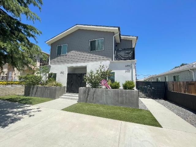 3 Br, 3 bath, Townhouse/Brownstone/RowHouse 6458 1/2 Balboa Blvd