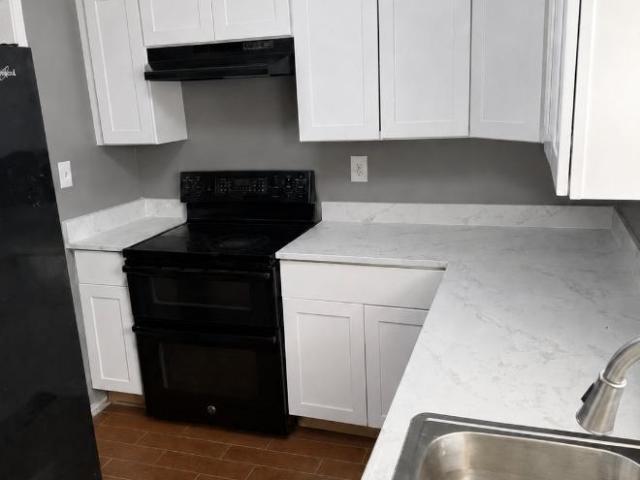 3 Br, 3 bath, Townhouse/Brownstone/RowHouse 6432 Woodstone Way
