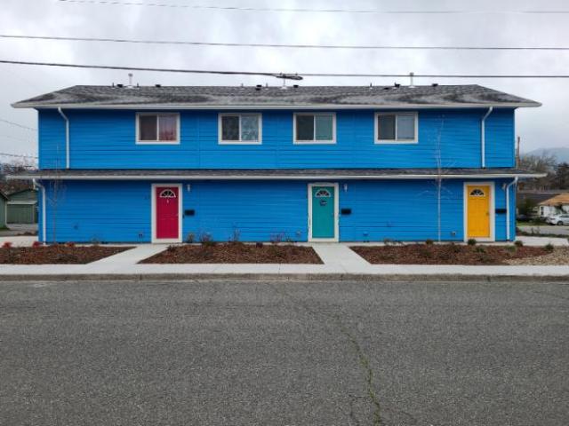 3 Br, 3 bath, Townhouse/Brownstone/RowHouse 657 SE 8th St