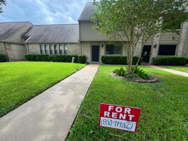 3 Br, 3 bath, Townhouse/Brownstone/RowHouse 6685 Kentwick Dr