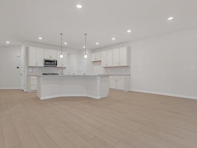 3 Br, 3 bath, Townhouse/Brownstone/RowHouse 668 Switchgrass Way