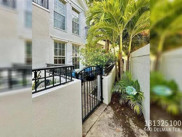 3 Br, 3 bath, Townhouse/Brownstone/RowHouse 660 Delmar Ter S