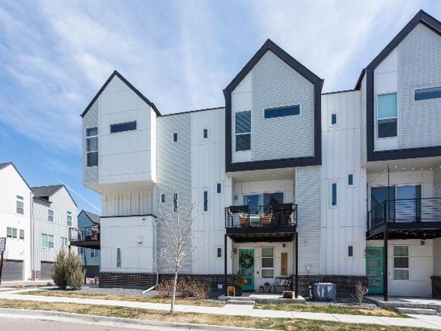 3 Br, 3 bath, Townhouse/Brownstone/RowHouse 6768 Quivas Way