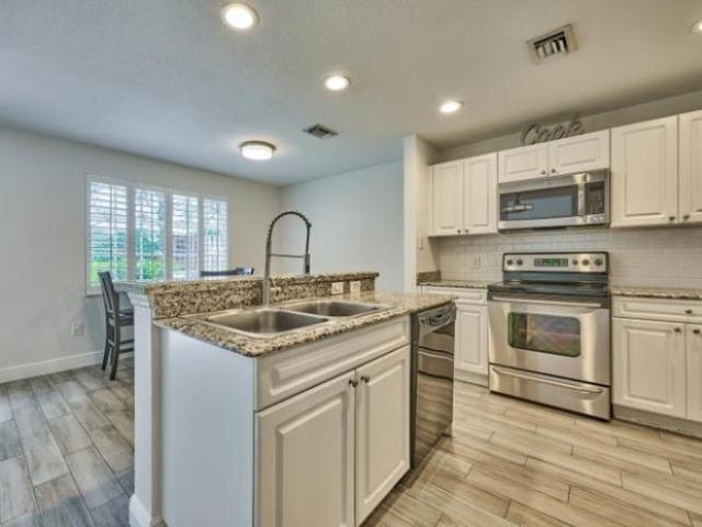 3 Br, 3 bath, Townhouse/Brownstone/RowHouse 6725 Old Farm Trail