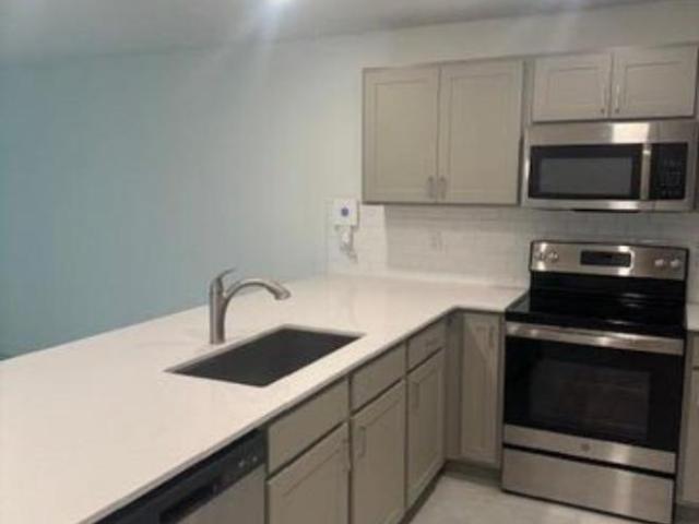 3 Br, 3 bath, Townhouse/Brownstone/RowHouse 6733 Broadwater Lane