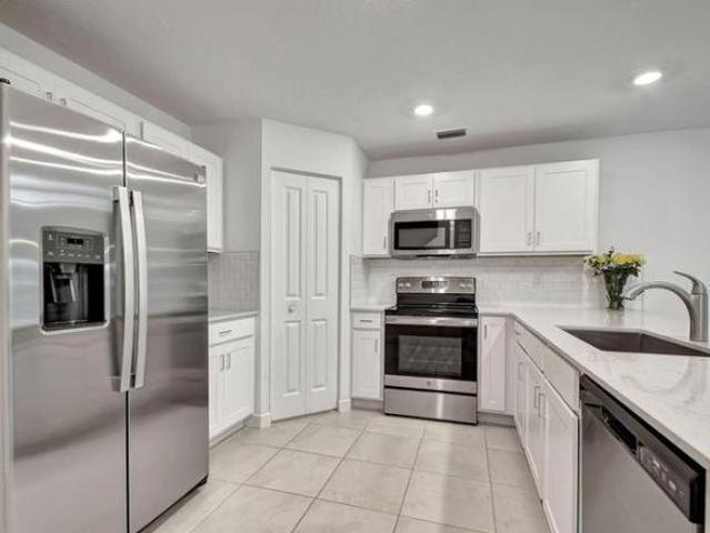3 Br, 3 bath, Townhouse/Brownstone/RowHouse 6851 Broadwater Lane