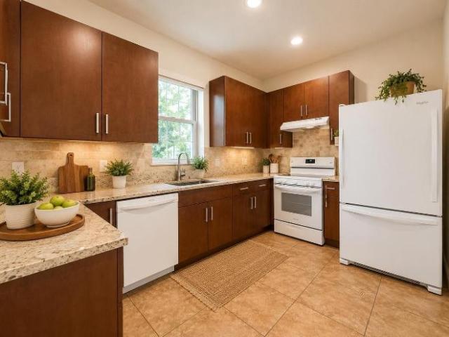 3 Br, 3 bath, Townhouse/Brownstone/RowHouse 6958 Long Pine Circle