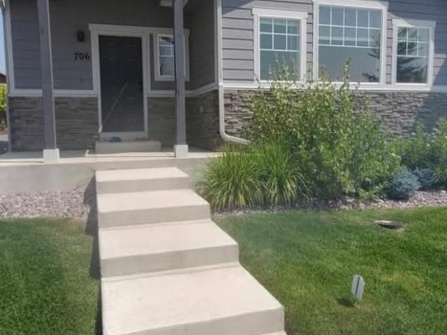 3 Br, 3 bath, Townhouse/Brownstone/RowHouse 706 Finch Drive