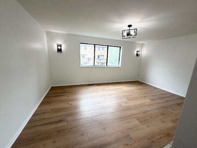 3 Br, 3 bath, Townhouse/Brownstone/RowHouse 7038 Knighthood Ln