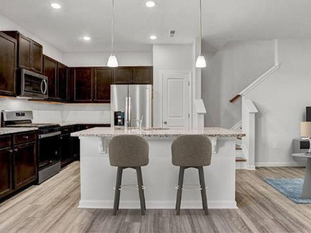 3 Br, 3 bath, Townhouse/Brownstone/RowHouse 719 Graphite Dr