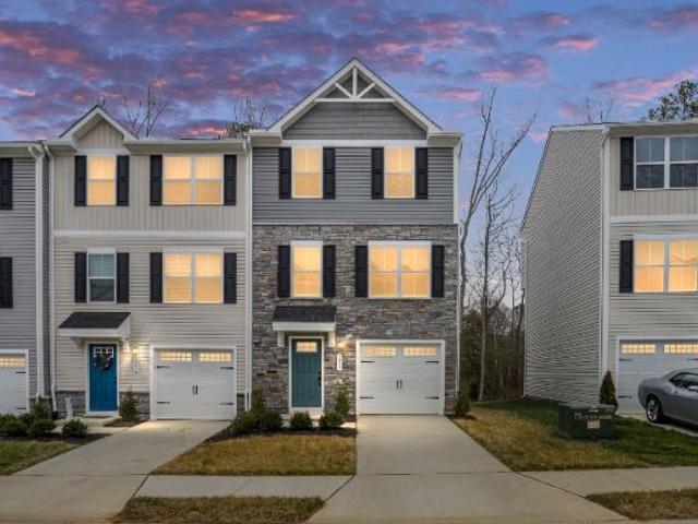 3 Br, 3 bath, Townhouse/Brownstone/RowHouse 7263 Congressional Circle