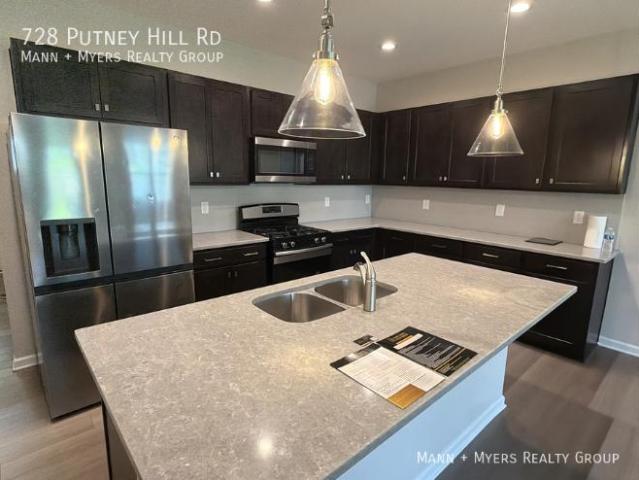 3 Br, 3 bath, Townhouse/Brownstone/RowHouse 728 Putney Hill Rd