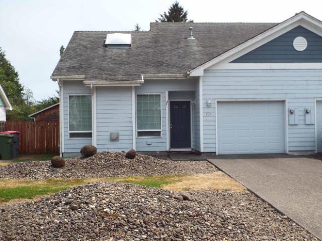 3 Br, 3 bath, Townhouse/Brownstone/RowHouse 734 NW Date Avenue
