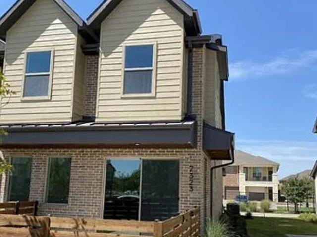 3 Br, 3 bath, Townhouse/Brownstone/RowHouse 7323 Ventura Ln