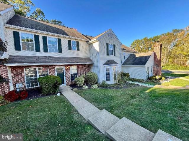 3 Br, 3 bath, Townhouse/Brownstone/RowHouse 73 Village Dr