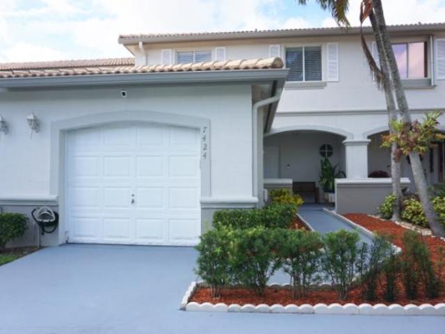 3 Br, 3 bath, Townhouse/Brownstone/RowHouse 7424 SW 162 Pl