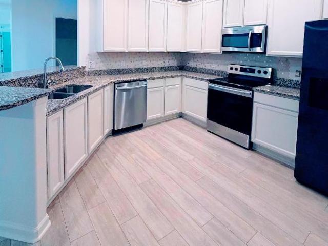 3 Br, 3 bath, Townhouse/Brownstone/RowHouse 756 Carlsbad Drive