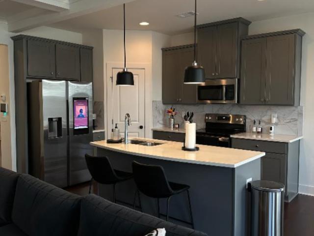 3 Br, 3 bath, Townhouse/Brownstone/RowHouse 7784 Baron Rd