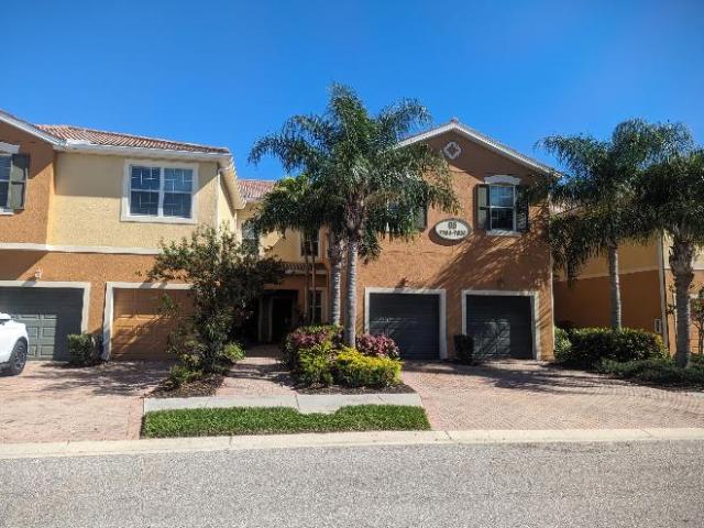 3 Br, 3 bath, Townhouse/Brownstone/RowHouse 7810 Moonstone Drive