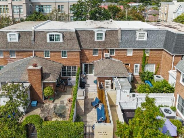3 Br, 3 bath, Townhouse/Brownstone/RowHouse 78 Legare St