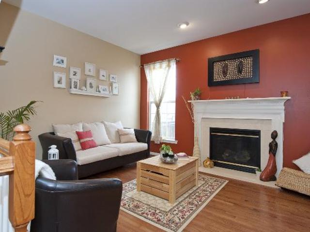 3 Br, 3 bath, Townhouse/Brownstone/RowHouse 78 N Savanna Dr