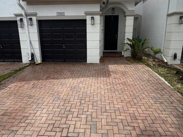 3 Br, 3 bath, Townhouse/Brownstone/RowHouse 7902 Nw107 Court