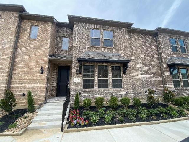 3 Br, 3 bath, Townhouse/Brownstone/RowHouse 803 Ponds Edge Lane