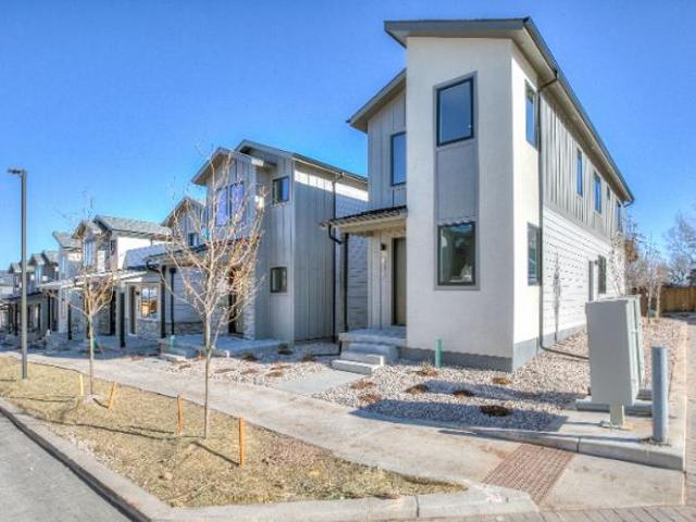 3 Br, 3 bath, Townhouse/Brownstone/RowHouse 817 Cherokee Dr
