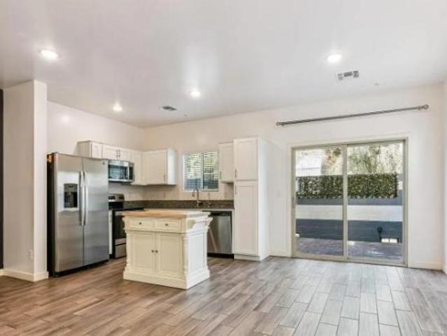 3 Br, 3 bath, Townhouse/Brownstone/RowHouse 8192 N 22nd Dr