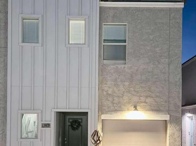 3 Br, 3 bath, Townhouse/Brownstone/RowHouse 8192 N 22nd Drive