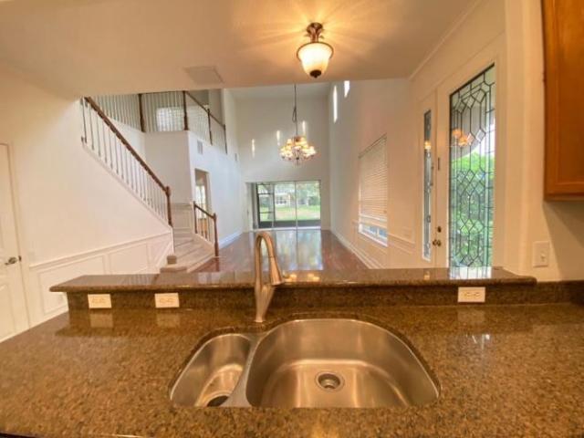 3 Br, 3 bath, Townhouse/Brownstone/RowHouse 8227 Via Vivaldi