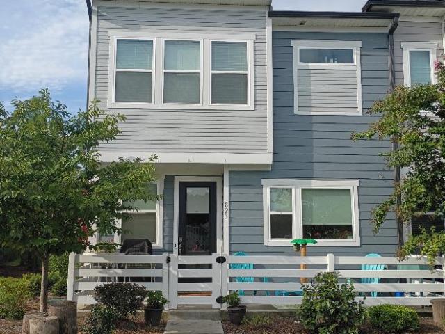 3 Br, 3 bath, Townhouse/Brownstone/RowHouse 823 Redd Aly