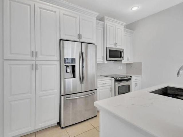 3 Br, 3 bath, Townhouse/Brownstone/RowHouse 838 NW 83rd Lane