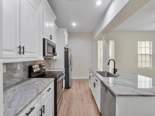 3 Br, 3 bath, Townhouse/Brownstone/RowHouse 8332 NW 7th Court