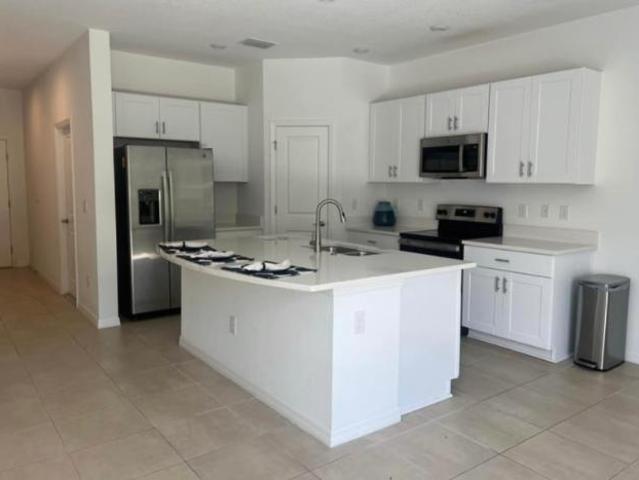 3 Br, 3 bath, Townhouse/Brownstone/RowHouse 8445 Lunar Skye St