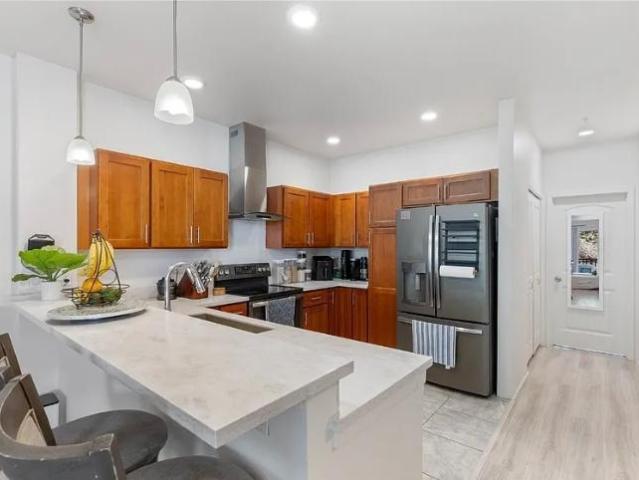 3 Br, 3 bath, Townhouse/Brownstone/RowHouse 840 Kakala St