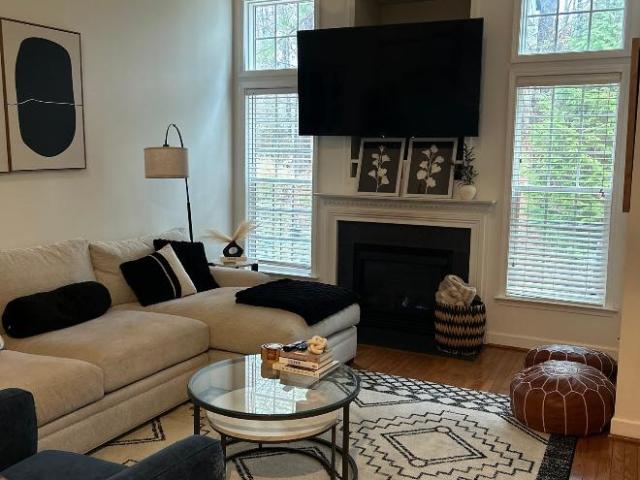 3 Br, 3 bath, Townhouse/Brownstone/RowHouse 841 Saratoga Dr