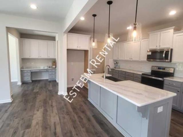3 Br, 3 bath, Townhouse/Brownstone/RowHouse 84 Little Leaf Ln