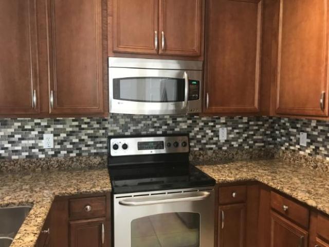 3 Br, 3 bath, Townhouse/Brownstone/RowHouse 8524 Sandpiper Ridge Ave
