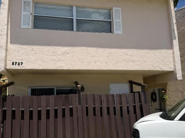 3 Br, 3 bath, Townhouse/Brownstone/RowHouse 8739 NE 4h Ave Road