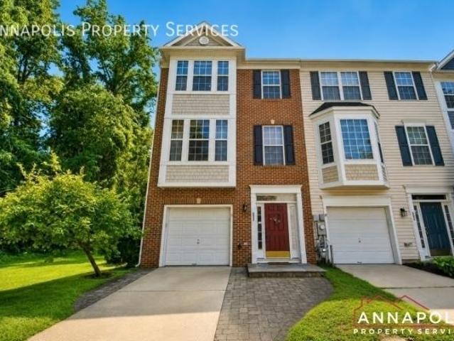 3 Br, 3 bath, Townhouse/Brownstone/RowHouse 888 Stonehurst Court