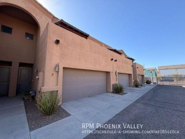 3 Br, 3 bath, Townhouse/Brownstone/RowHouse 897 E Roma Ave