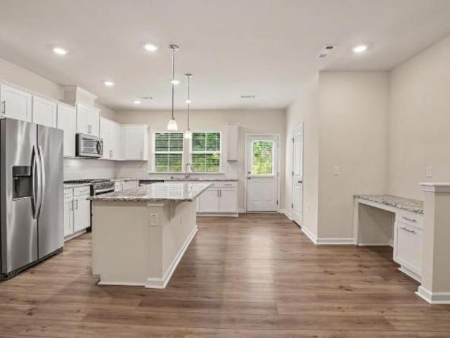 3 Br, 3 bath, Townhouse/Brownstone/RowHouse 909 Falls Grove Trl