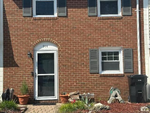3 Br, 3 bath, Townhouse/Brownstone/RowHouse 914 C Ave