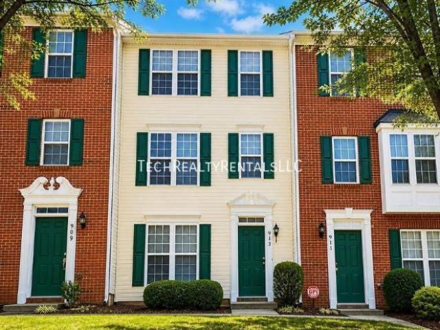 3 Br, 3 bath, Townhouse/Brownstone/RowHouse 913 Tiger Ln