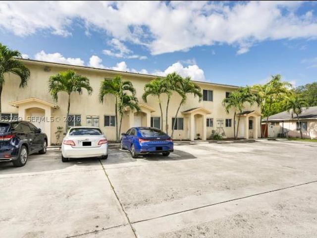 3 Br, 3 bath, Townhouse/Brownstone/RowHouse 925 SW 8th St