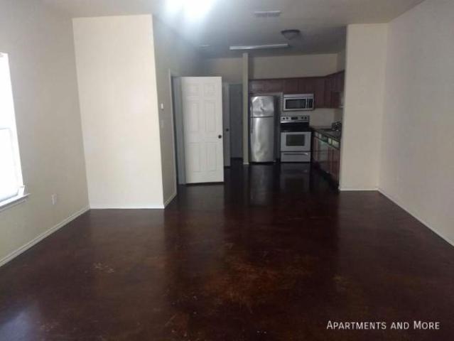 3 Br, 3 bath, Townhouse/Brownstone/RowHouse 921 Wood Rd