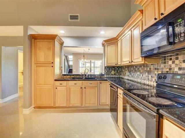 3 Br, 3 bath, Townhouse/Brownstone/RowHouse 9316 Ketay Circle